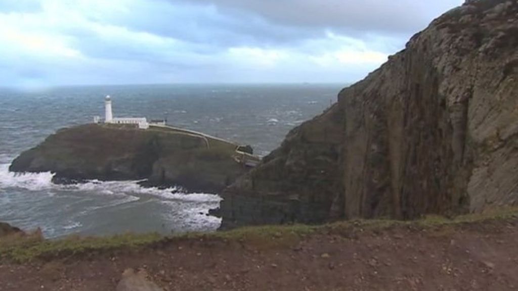 Corff Ynys Môn: Cyhoeddi enw - BBC Cymru Fyw