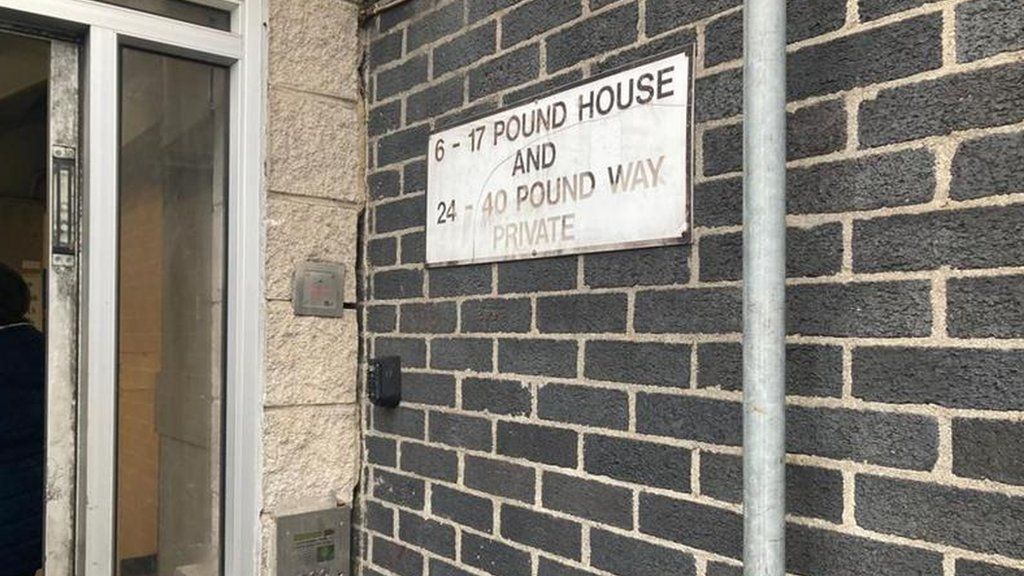 Oxford residents 'living in fear' in vandalised building - BBC News