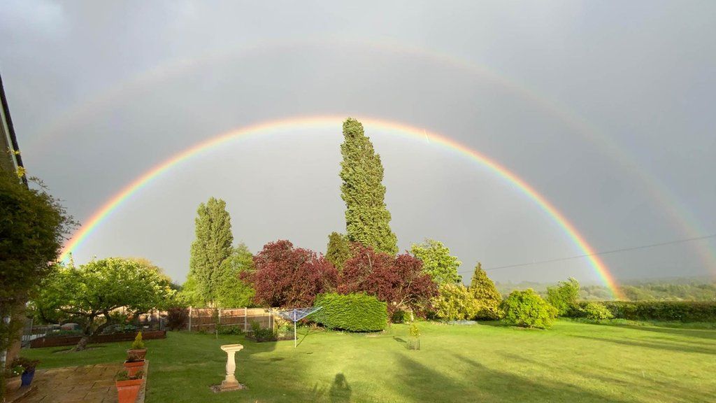 Incredible rainbows as the nation clapped for carers - BBC Weather