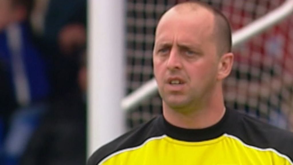 Glamorgan new coach Mark Walton has football past - BBC Sport