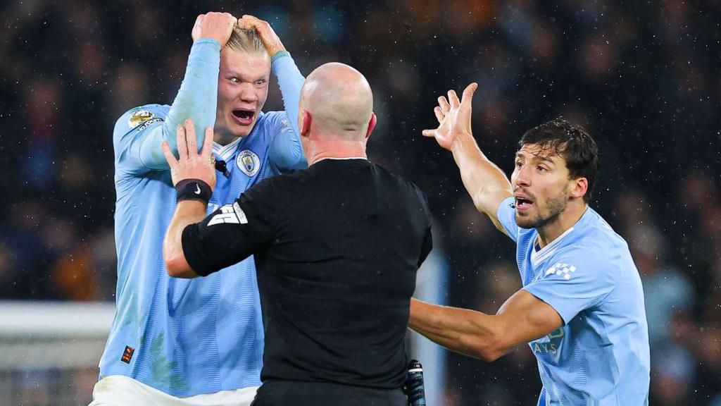 Manchester City: Referee decision a 'monster of a mistake' - BBC Sport