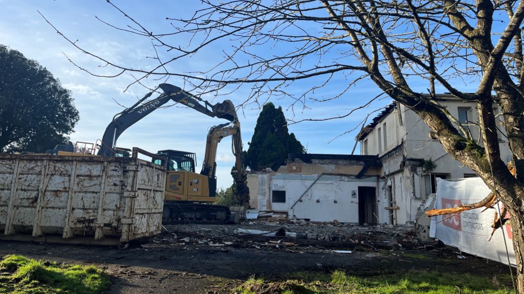 Demolition of unused buildings begins at new hospital site - BBC News