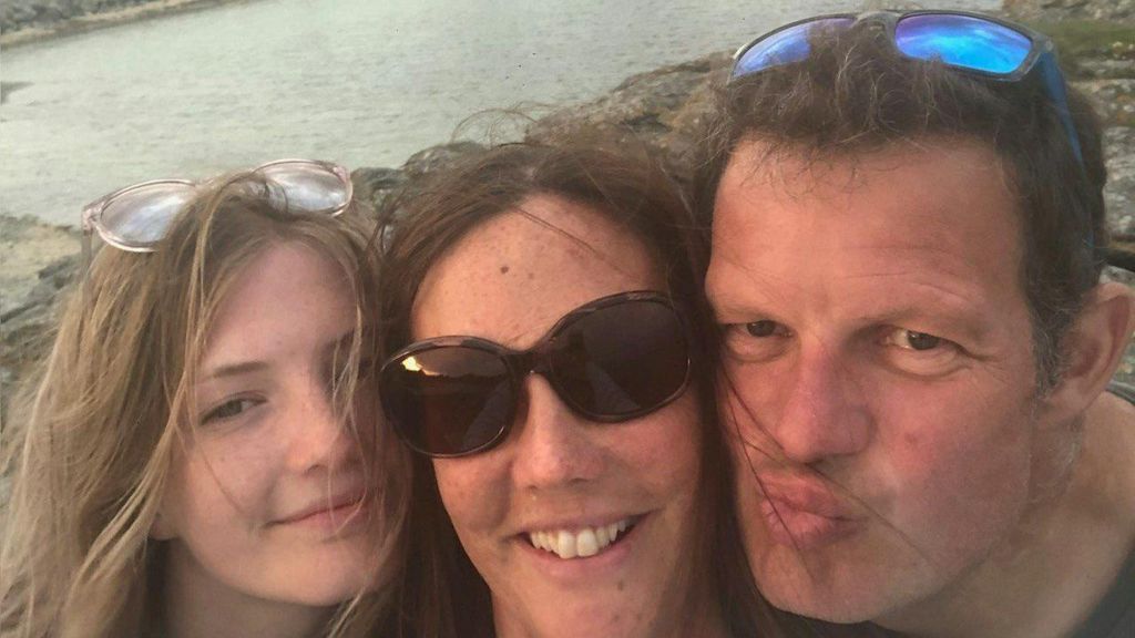 Sandbach cancer survivor set for Peru mountain charity trek - BBC News