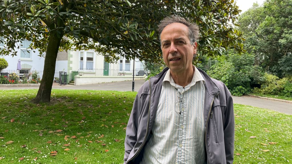 Jersey man sets up charity to help endangered monkeys - BBC News