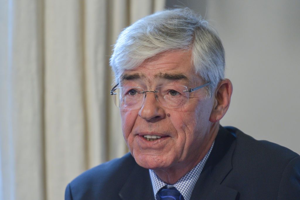 Alan Dukes: Ex-Irish minister criticised over border community remarks ...