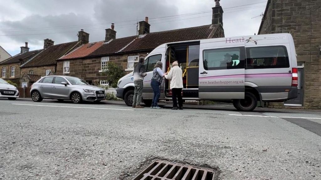 North Yorkshire: The community bus that has become a lifeline - BBC News