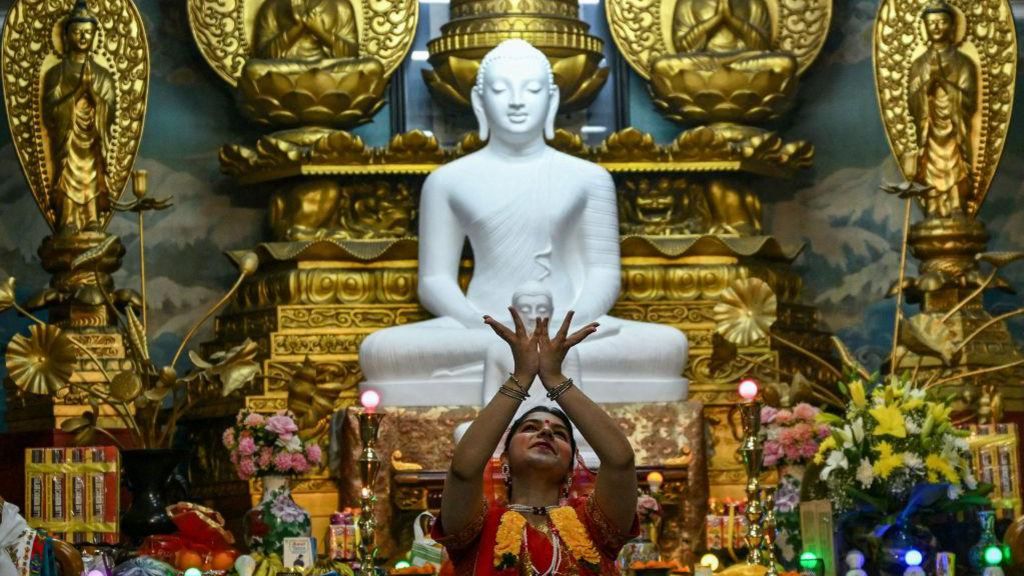 Vesak 2024: Pictures of Buddhist festival from around the world - BBC ...