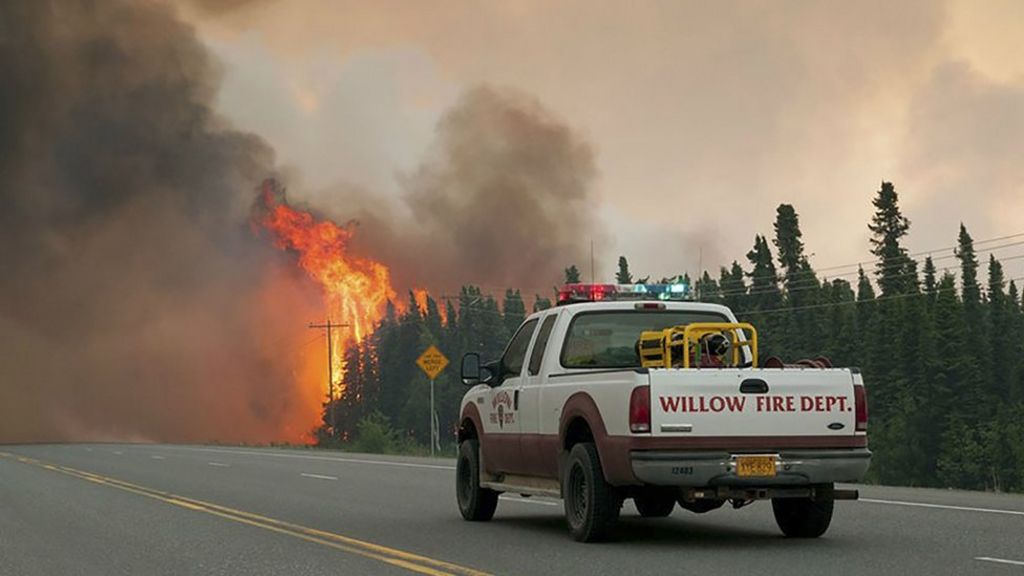 Thick smoke from Alaska wildfires - BBC Newsround