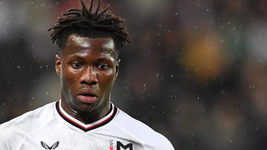 Daniel Oyegoke: Bradford City sign Brentford right-back on season-long ...