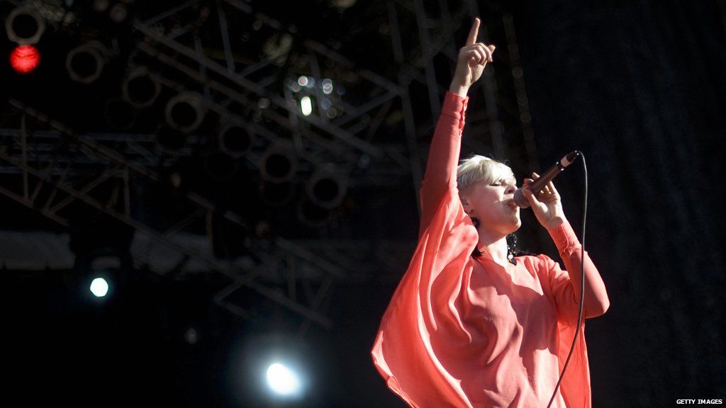 Robyn: Finishing an album in the face of death - BBC News