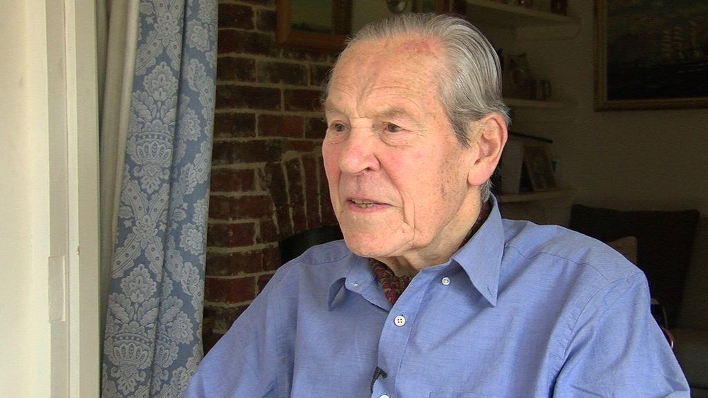 BBC South Today's first presenter Martin Muncaster dies aged 89 - BBC News