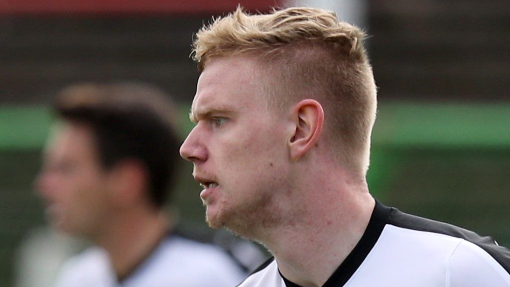 Irish Premiership: Carrick secure draw at Warrenpoint - BBC Sport