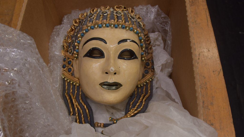 Bristol University gets £75k to catalogue Oliver Messel archive - BBC News