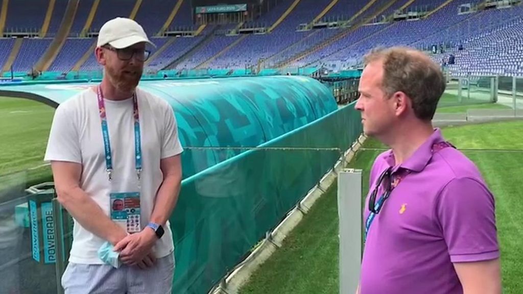 Dylan Griffiths ac Iwan Roberts wedi cyrraedd Rhufain - BBC Cymru Fyw