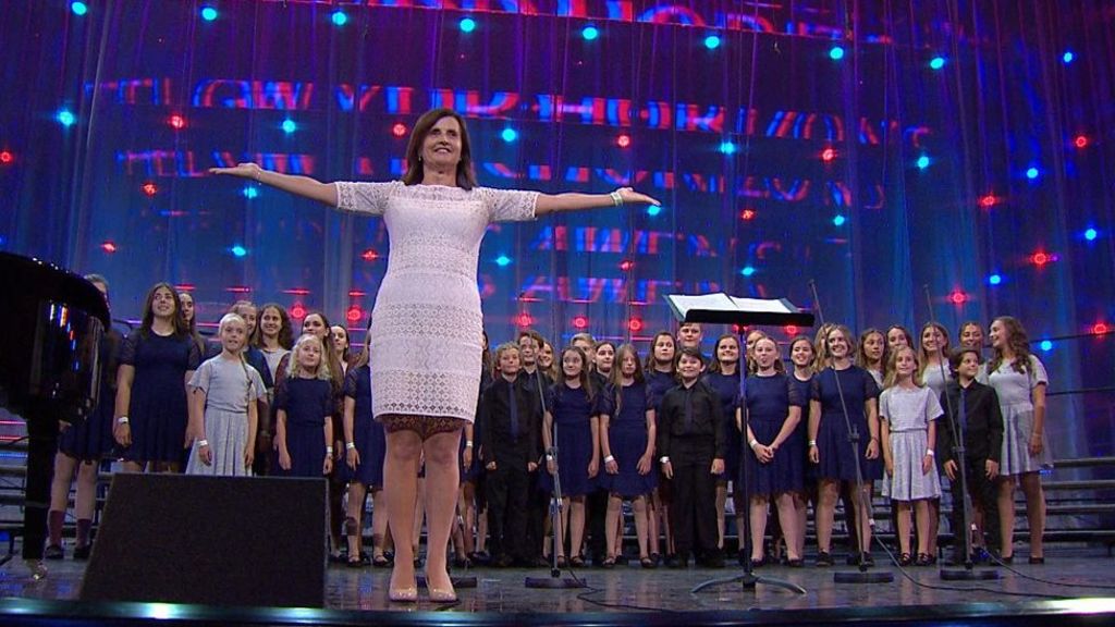 Tlws Arweinydd Corawl yr Ŵyl er cof am Sioned James (36) / Choral ...