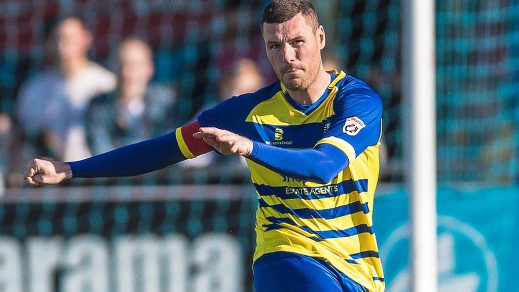 Ben Fox: Burton Albion midfielder joins Solihull Moors on a one-month loan deal - BBC Sport