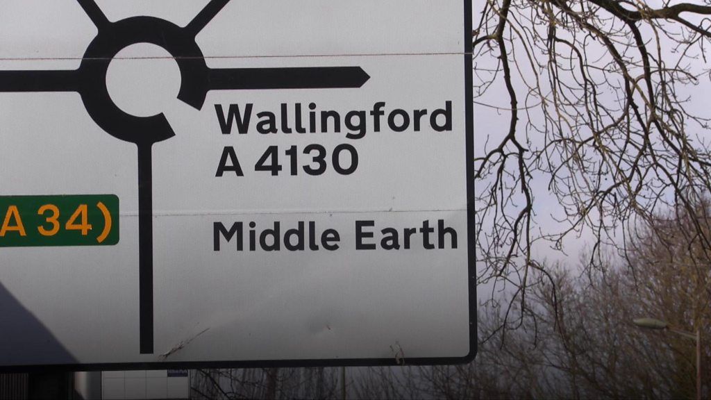 Facebook and Twitter-inspired street signs in Oxford - BBC News