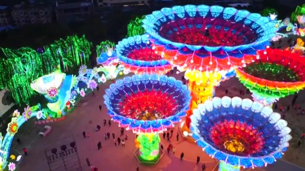 The amazing lantern show in China - BBC Newsround