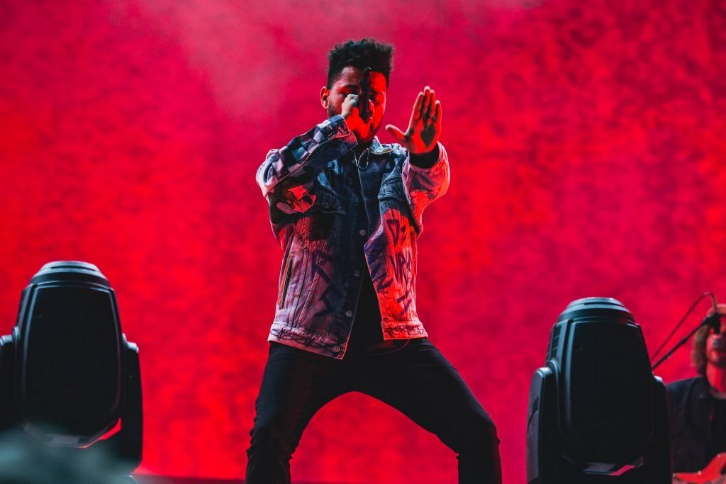 American Music Awards: Who won what at the AMAs - BBC Newsround