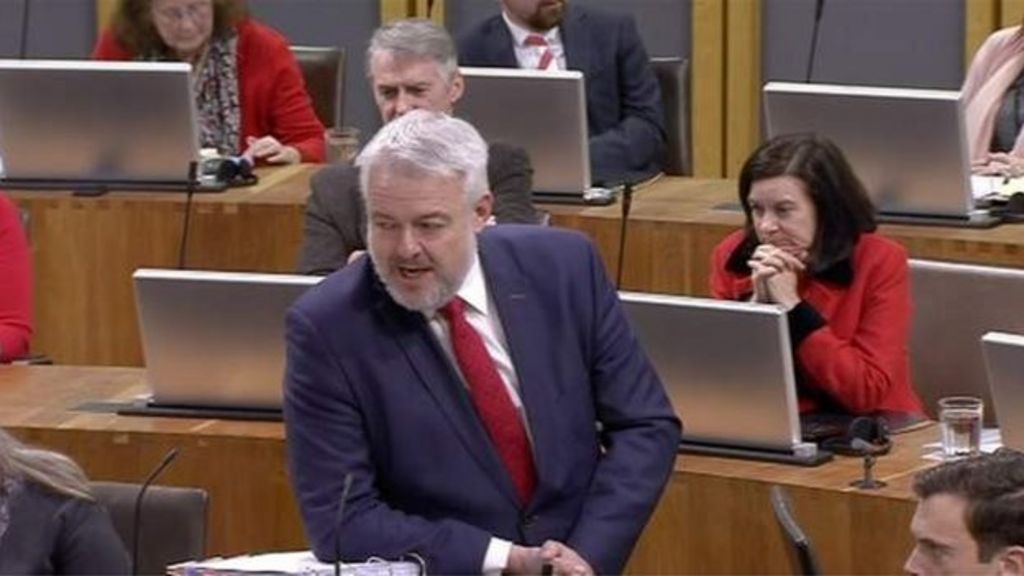 Diwrnod olaf Jones: 'Anrhydedd bod yn Brif Weinidog' - BBC Cymru Fyw