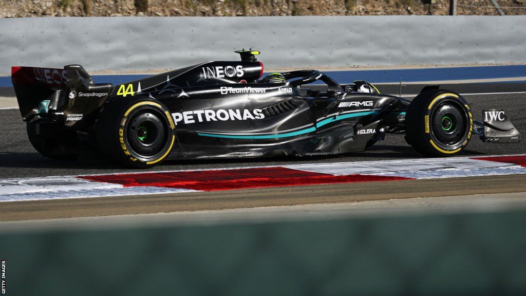 F1: Max Verstappen fastest on first day of testing - BBC Sport