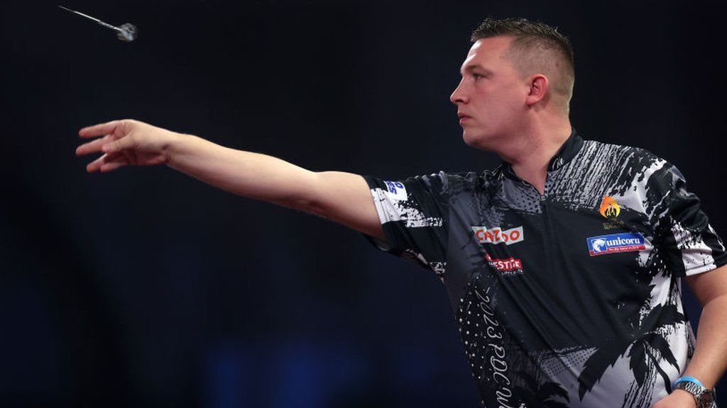 Chris Dobey defeats Rob Cross for shock Masters win - BBC Sport