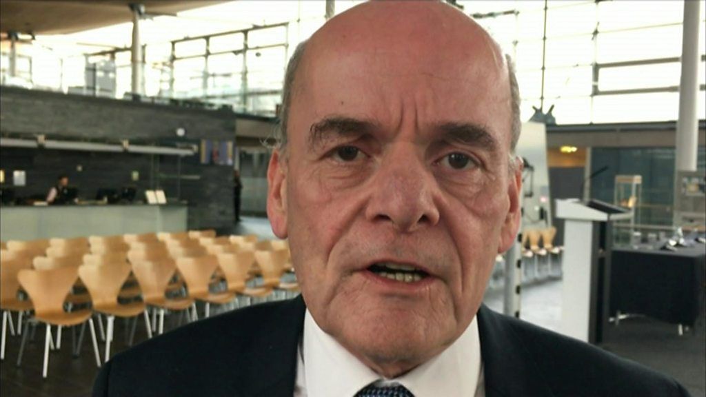 Vaughan: 'Llygad oddi ar y bêl' - BBC Cymru Fyw