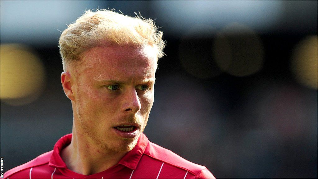 Fleetwood Town sign Cheltenham Town's Ryan Broom and ex-Plymouth ...