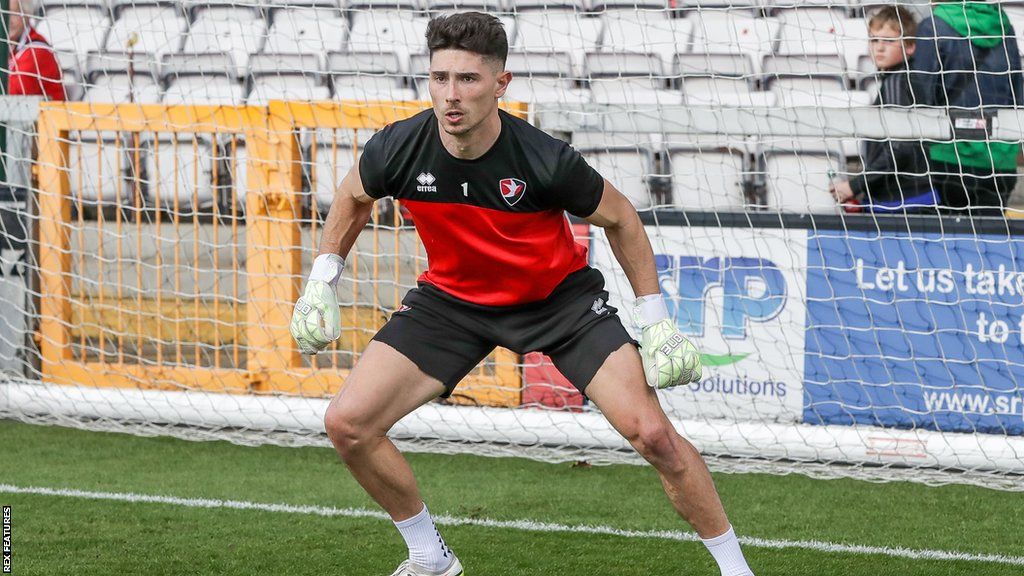 Luke Southwood: Goalkeeper joins from Reading on one-year deal - BBC Sport