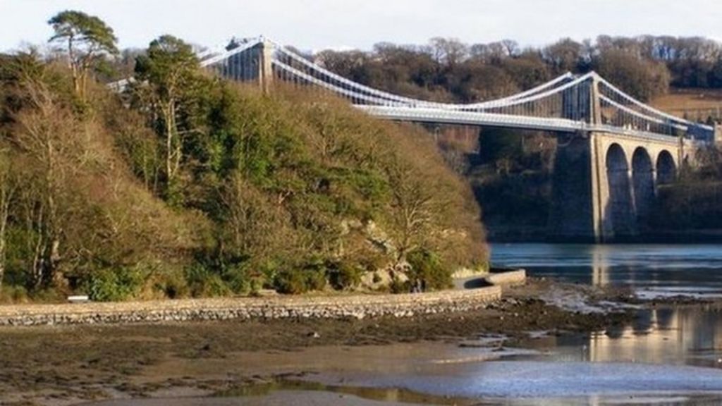 Darganfod corff yn Y Fenai - BBC Cymru Fyw