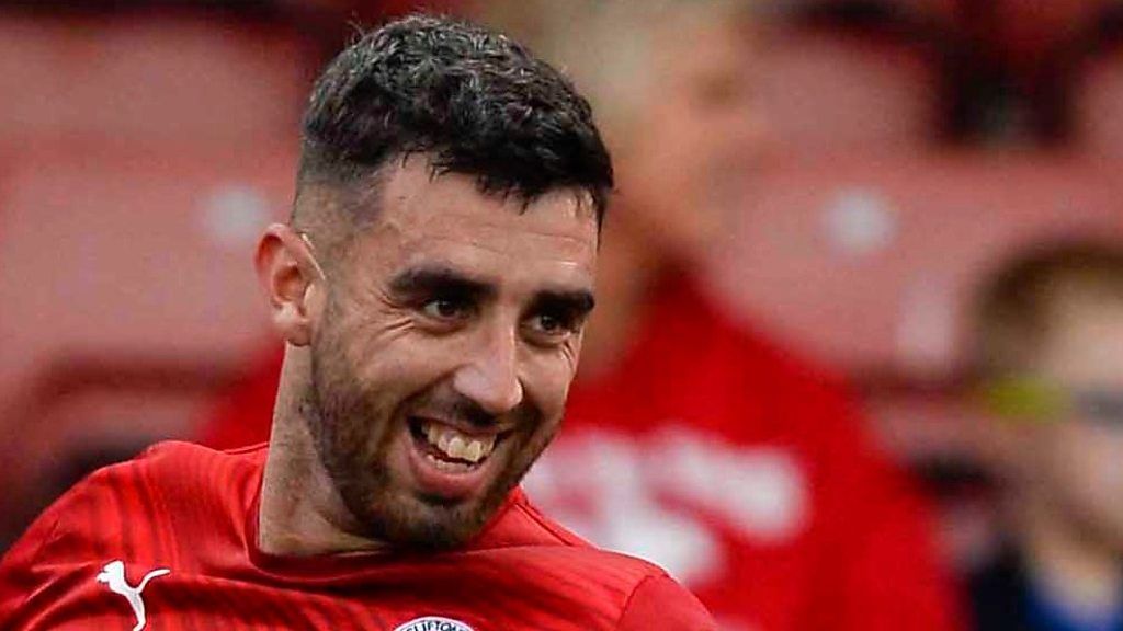 Gormley's double earns Cliftonville victory over Glenavon - BBC Sport