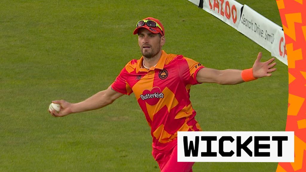 The Hundred: Tim David falls to brilliant Benny Howell catch - BBC Sport