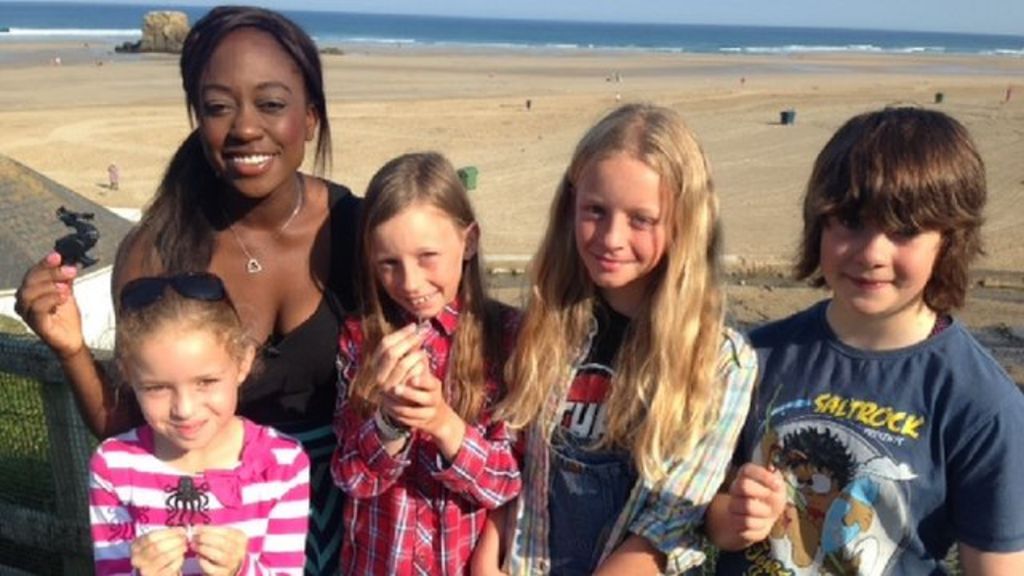 Lego washing up on Cornwall beaches - BBC Newsround