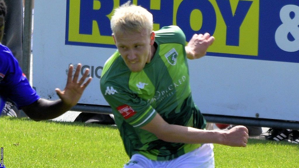 Guernsey FC lose 4-1 at high-flying Chertsey Town - BBC Sport