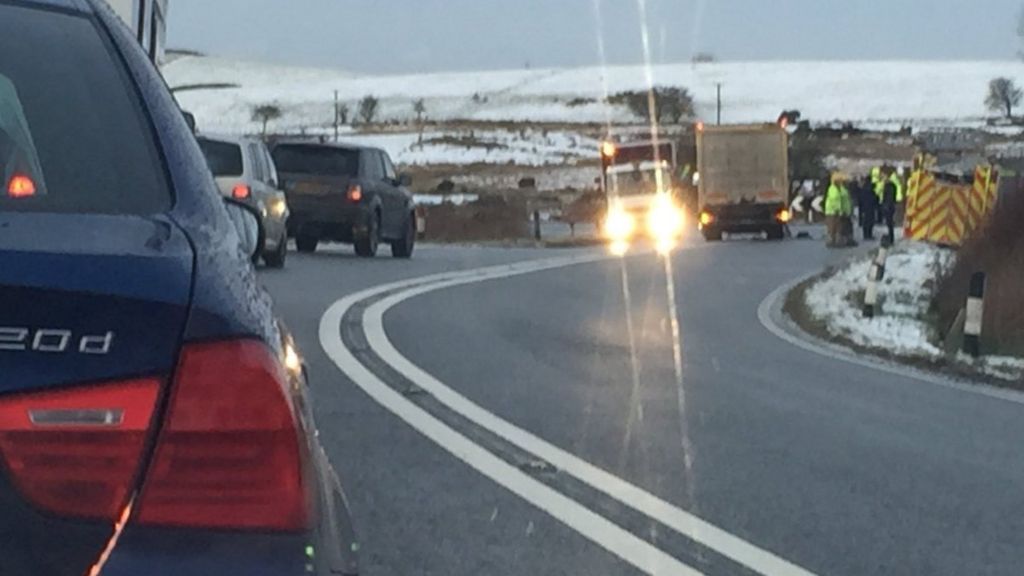 Fire engine leaves road at crash scene - BBC News