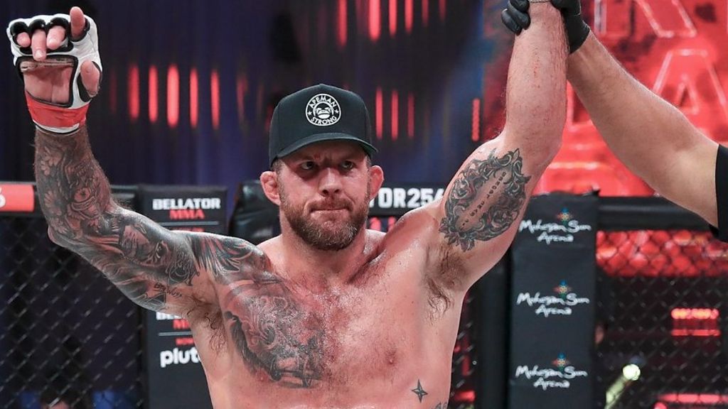 Bellator 256: Bader beats Machida on unanimous decision - BBC Sport