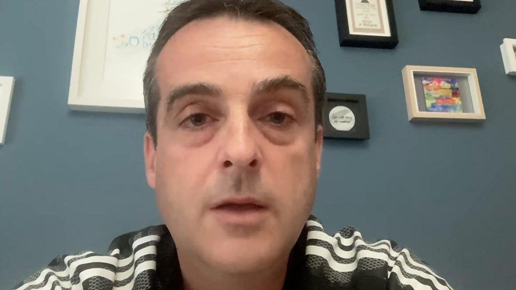 Sut mae hwyluso'r broses wrth symud i ysgol newydd? - BBC Cymru Fyw