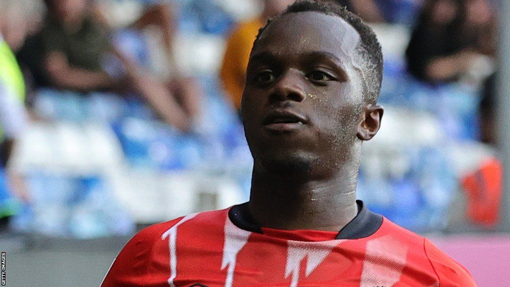 Carlos Mendes Gomes: Bolton Wanderers sign Luton Town forward on three-year deal - BBC Sport