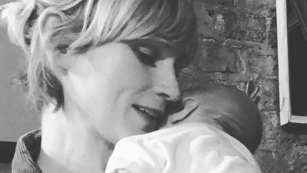 Hannah Daniel - gwaith, gyrfa a bod yn fam - BBC Cymru Fyw