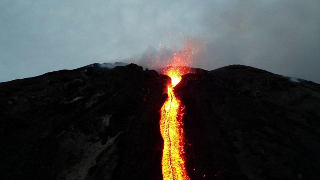 One of the world's most active volcanoes erupts again! - BBC Newsround