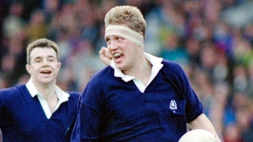 Six Nations: Doddie Weir cyclists travel to Edinburgh - BBC News