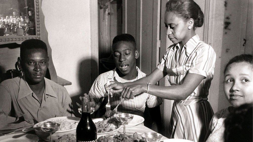 Pele: Brazil legend's extraordinary career in pictures - BBC Sport