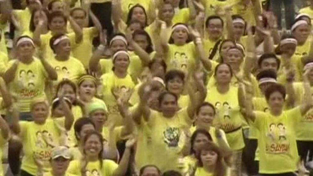 Philippines dances to Zumba world record title - BBC Newsround