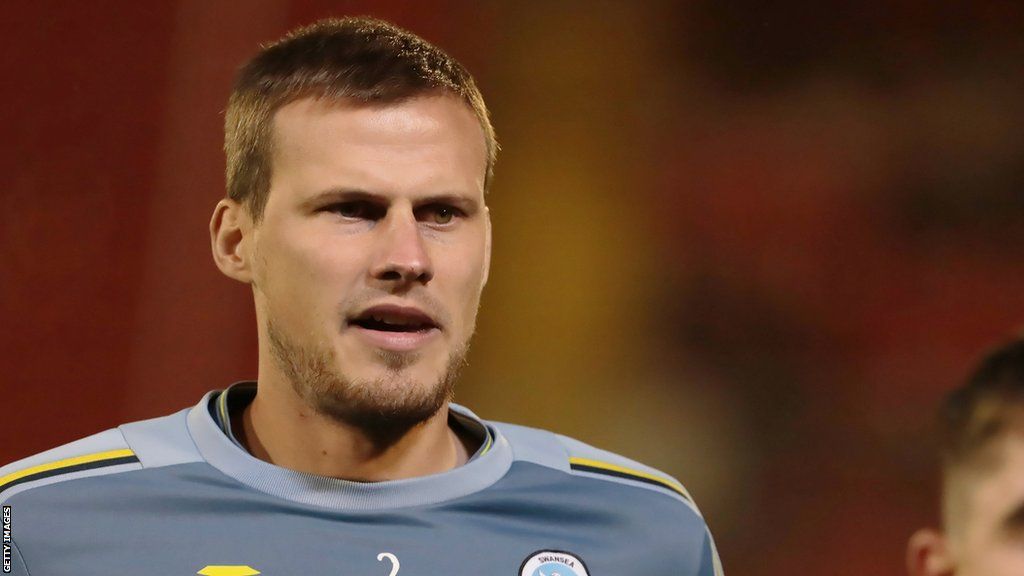 Cambridge United sign defenders Ryan Bennett and Steve Seddon - BBC Sport