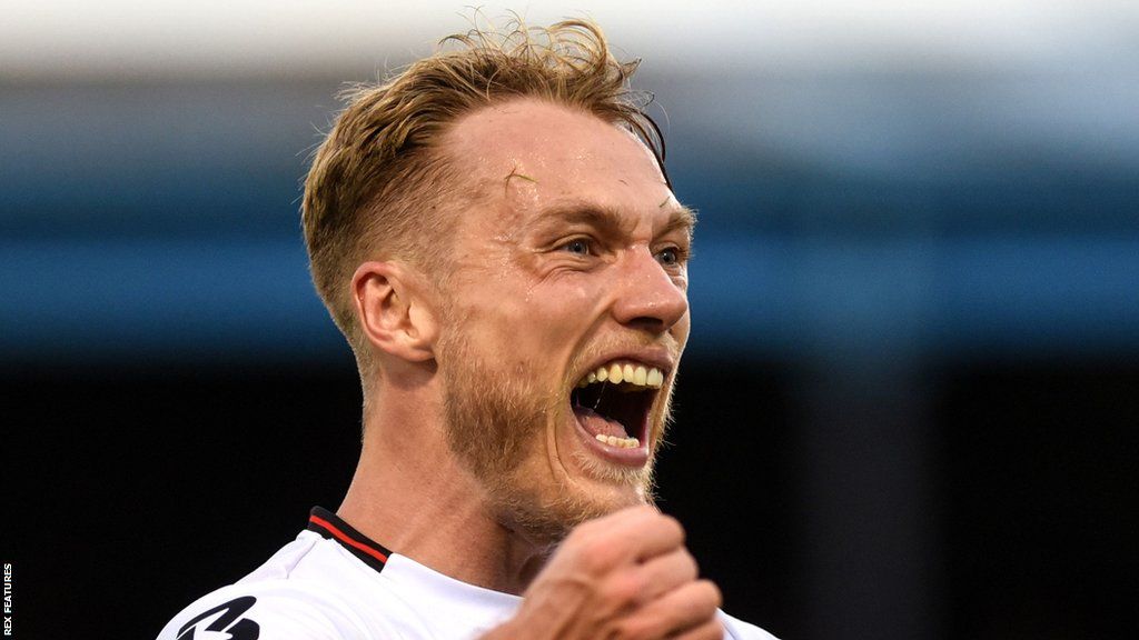 Greg Sloggett: Cheltenham Town sign ex-Dundalk midfielder on short-term ...