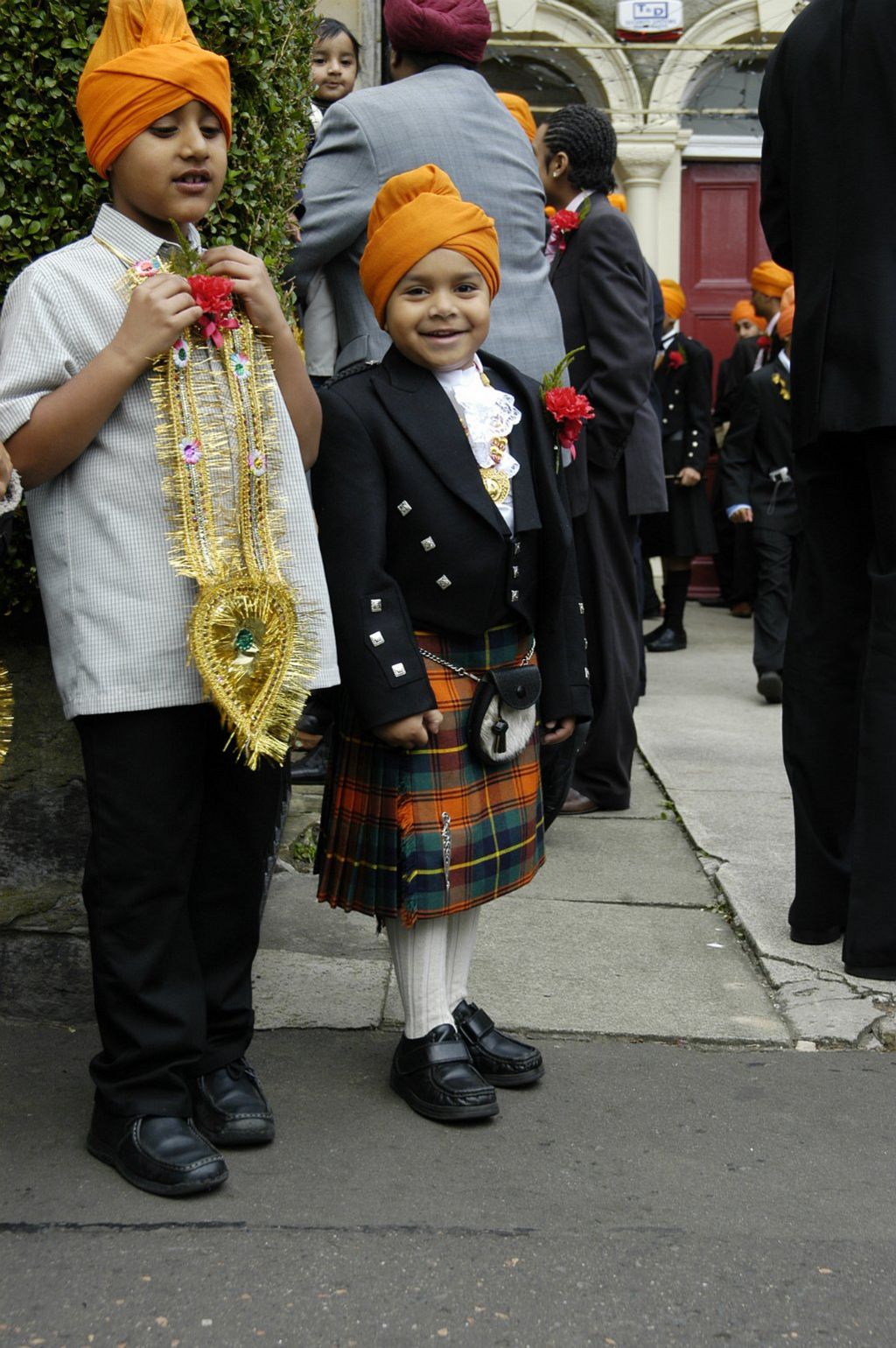 In pictures: South Asian culture in Scotland over 30 years - BBC News
