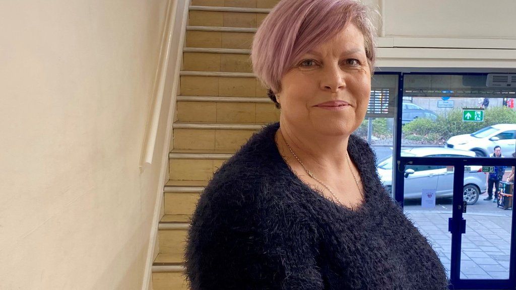 Homelessness: Rough sleeping up more than a quarter in a year - BBC News