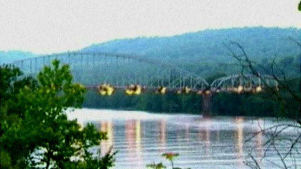 US bridge blown up in controlled demolition - BBC Newsround