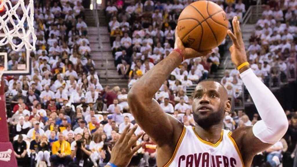 NBA plays of the week: LeBron James' king-sized slam - BBC Sport