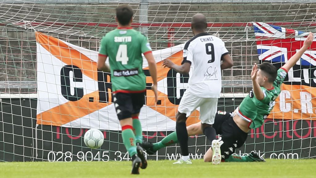 Irish Premiership: Carrick edge Glens for first win - BBC Sport